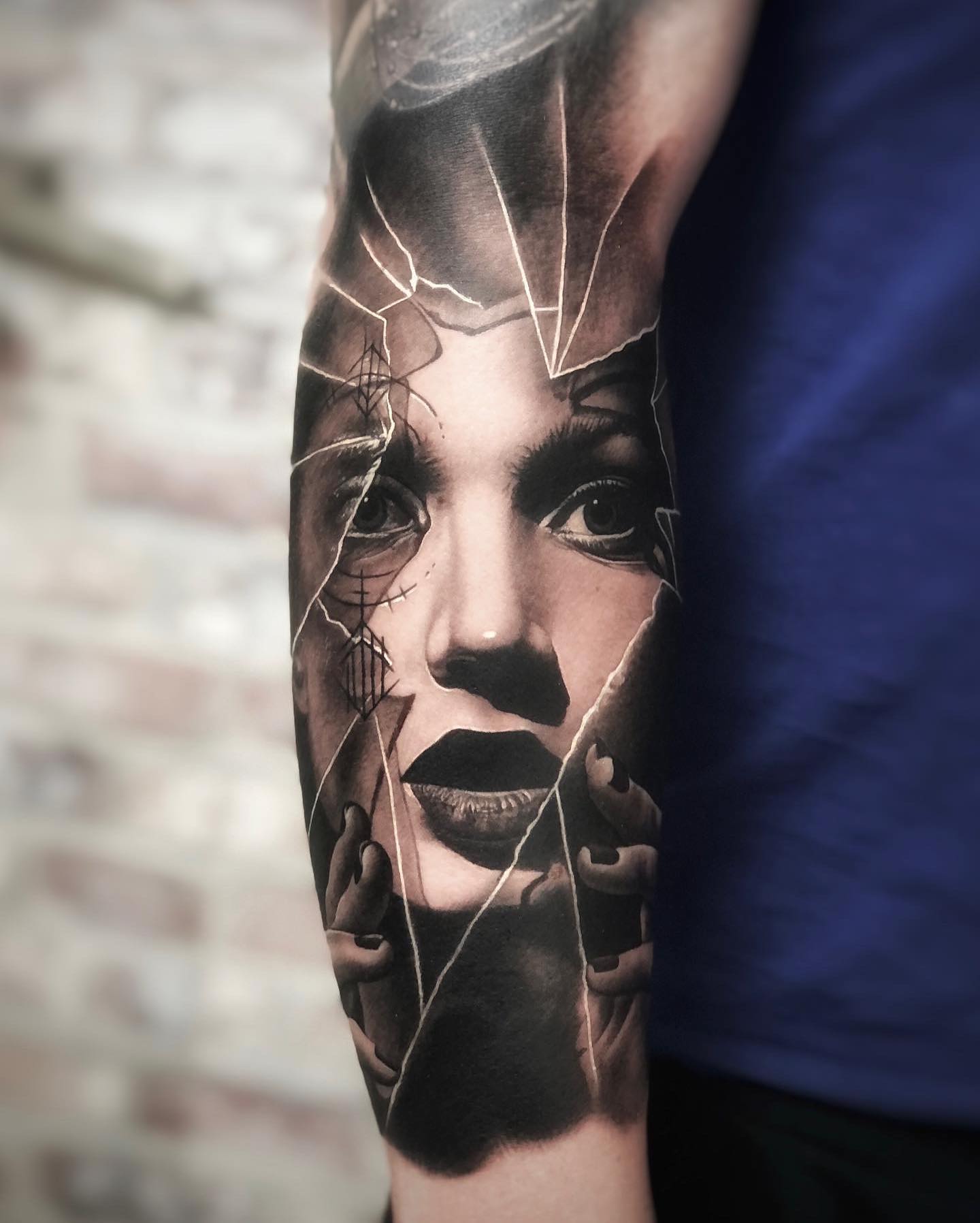 14 Stunning Blackwork Tattoos That Break All the Rules | Buzzerhub